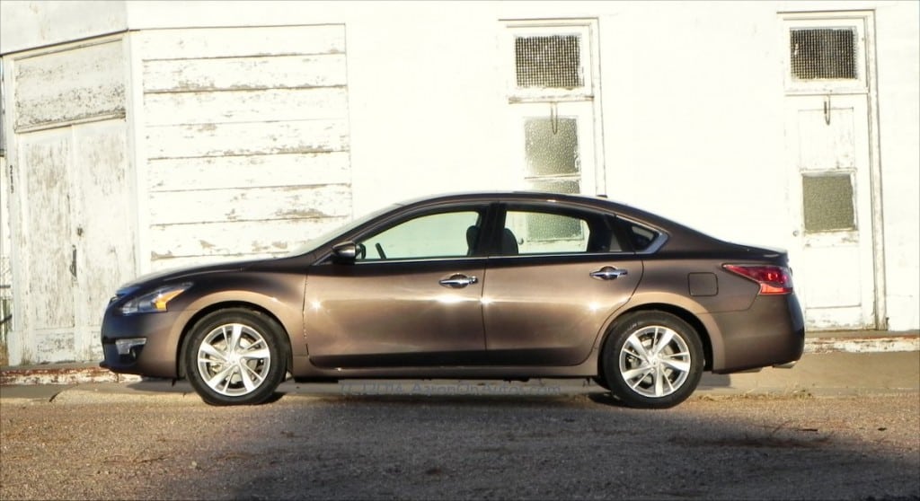 Nissan Altima vs Ford Fusion - Saturday Showdown - CarNewsCafe