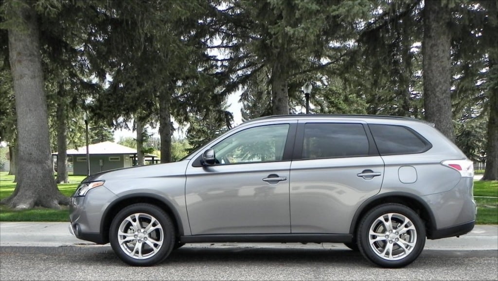 Mitsubishi Outlander vs Nissan Rogue - Saturday Showdown - CarNewsCafe