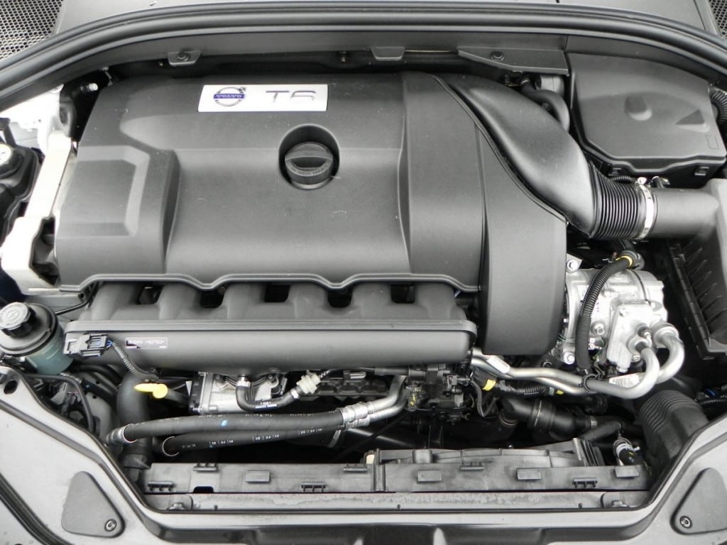 2015 Volvo XC60 is Well-rounded, Fun Driving - CarNewsCafe