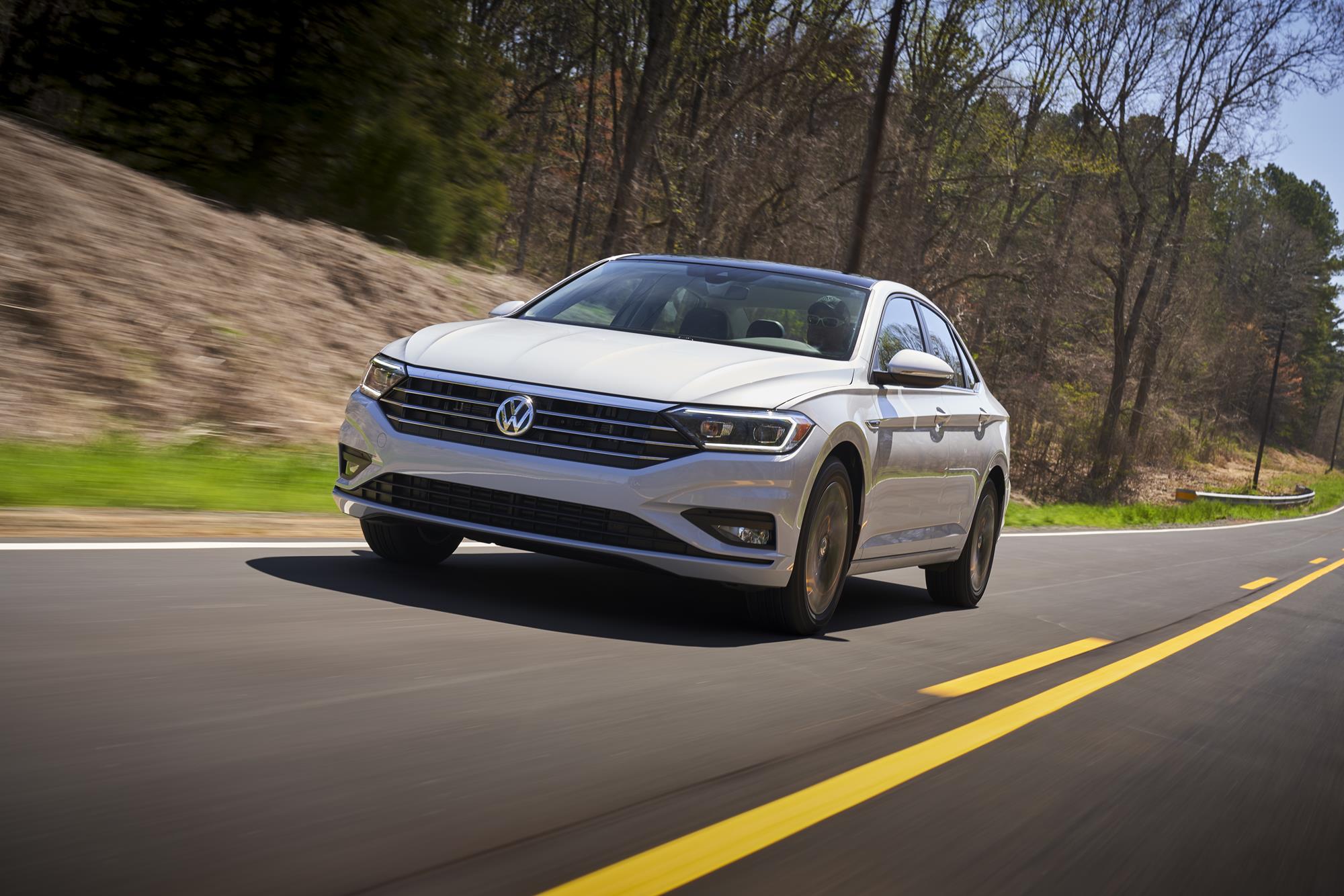 Video Review: 2020 Volkswagen Jetta R Line - CarNewsCafe